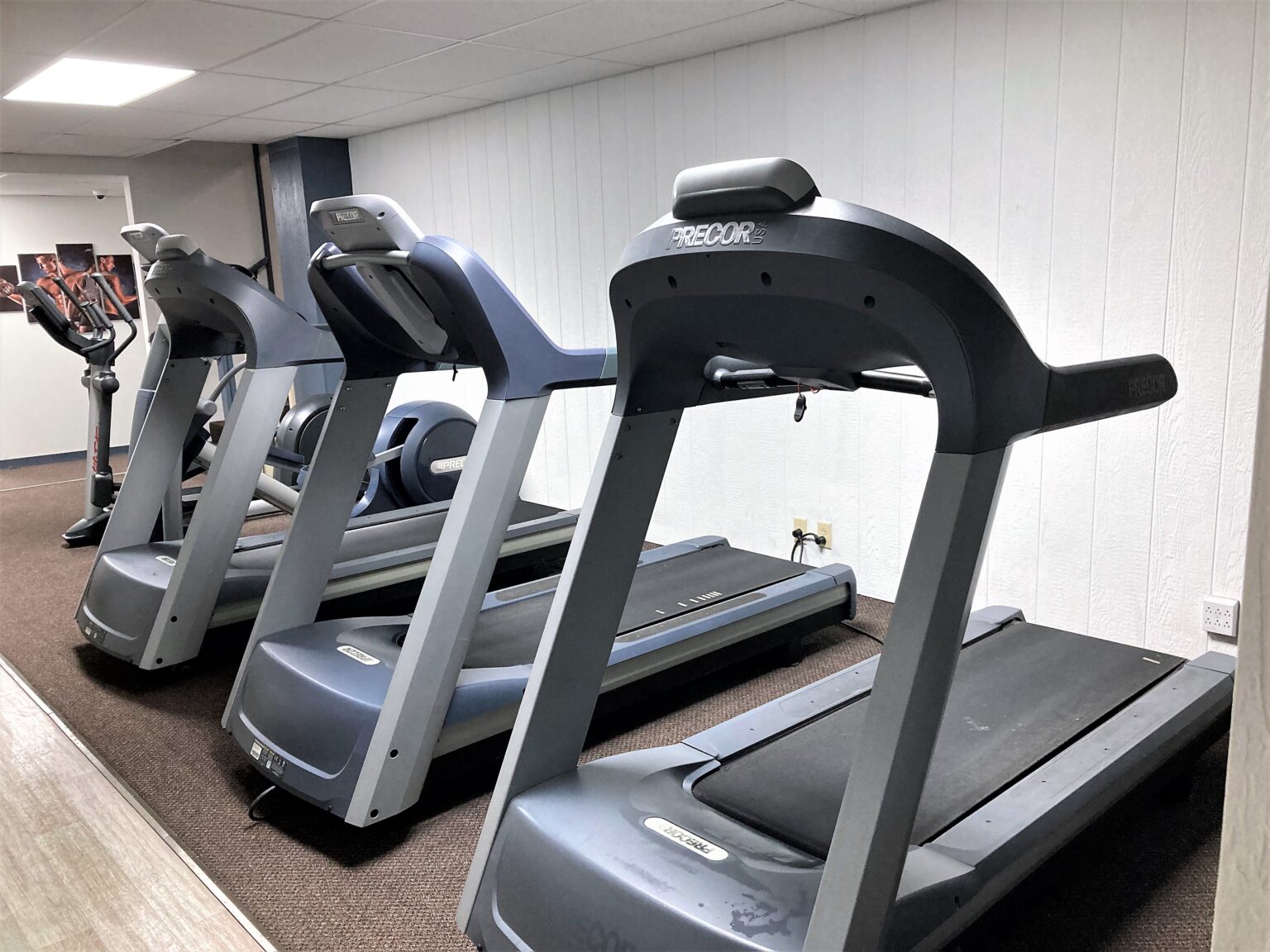 Gym Equipment – Versailles Fitness Center