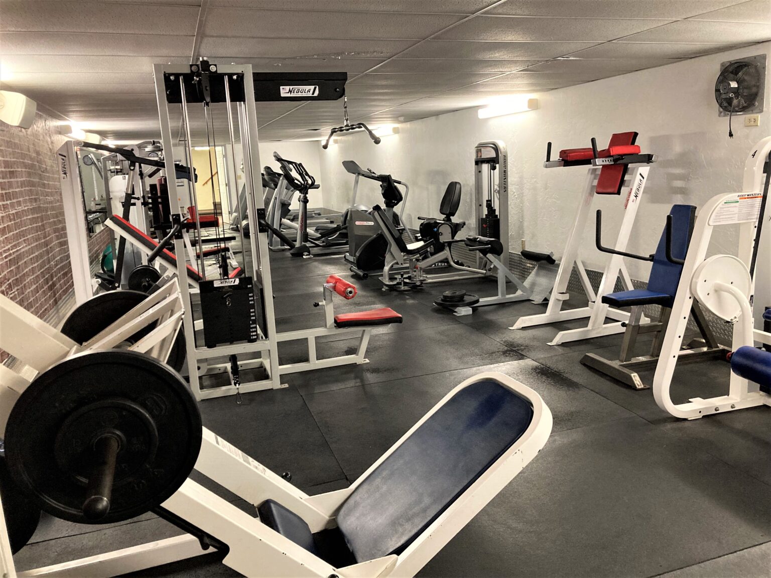 Gym Equipment – Versailles Fitness Center