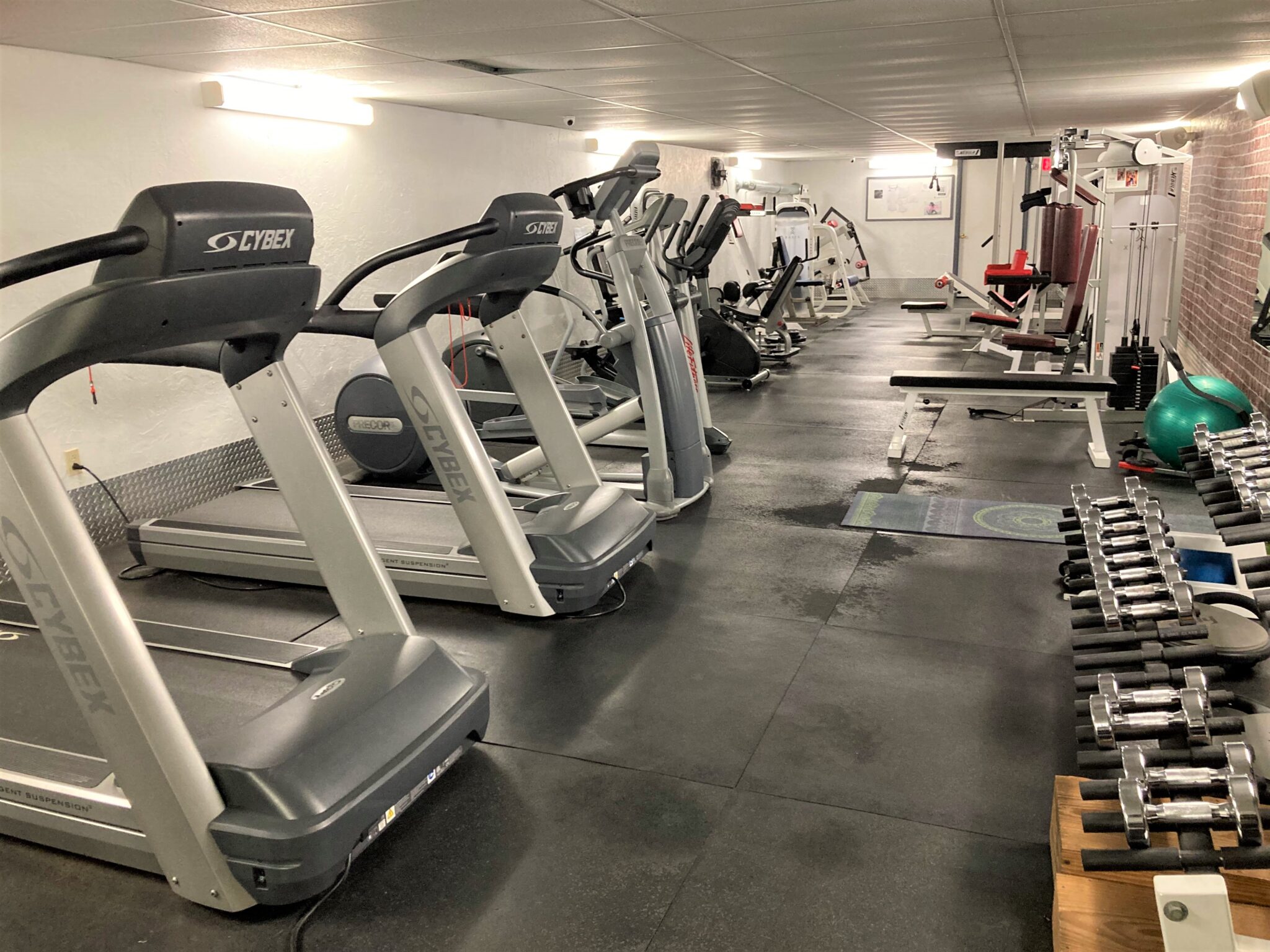Gym Equipment – Versailles Fitness Center