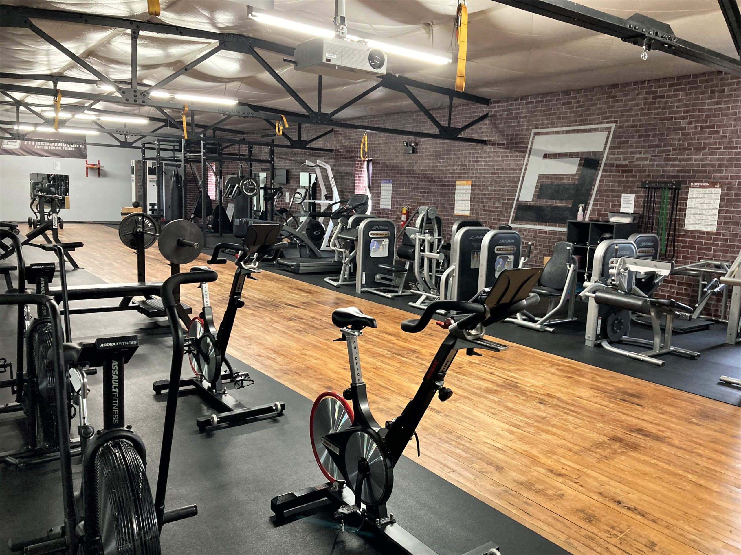 Gym Equipment – Versailles Fitness Center