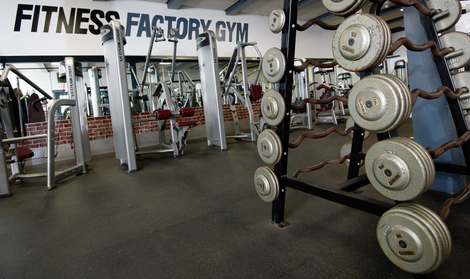 Gym Equipment – Versailles Fitness Center